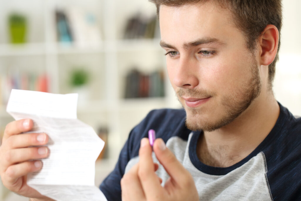 Minoxidil for Eyebrows: Effectiveness, Application & Risks